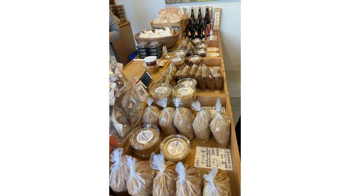 麹を使った調味料がいっぱい「発酵ブームが再来した…！」味噌づくり体験もできる【静岡市・鈴木こうじ店】 | くふうロコしずおか